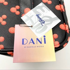 Disney | Bags | Disney Dani By Danielle Nicole Cosmetic Carrying Case ...